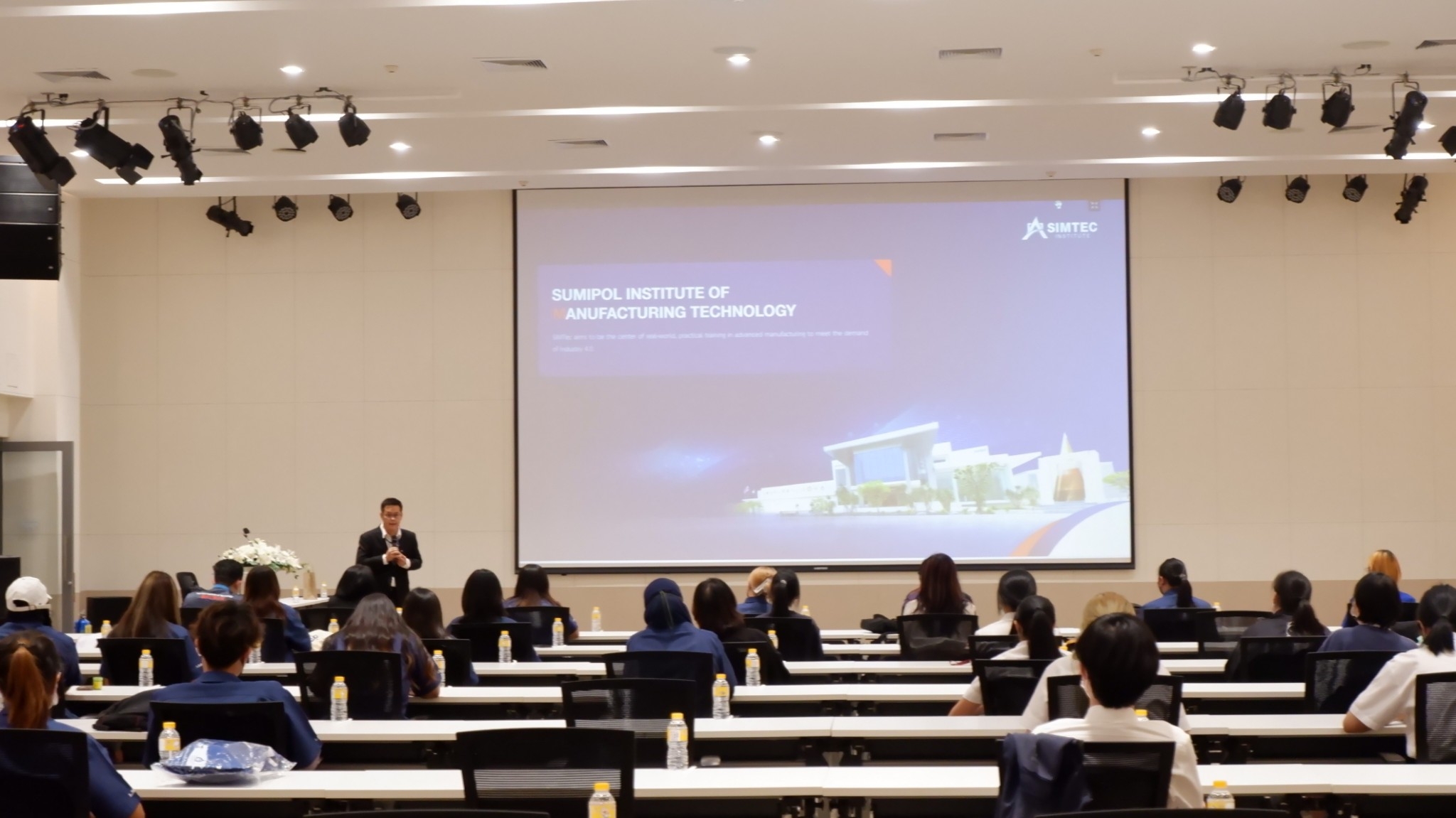 คณะอาจารย์และนักศึกษา คณะบริหารธุรกิจ สถาบันเทคโนโลยีไทย-ญี่ปุ่นเข้าศึกษาดูงาน SIMTEC Learning ...