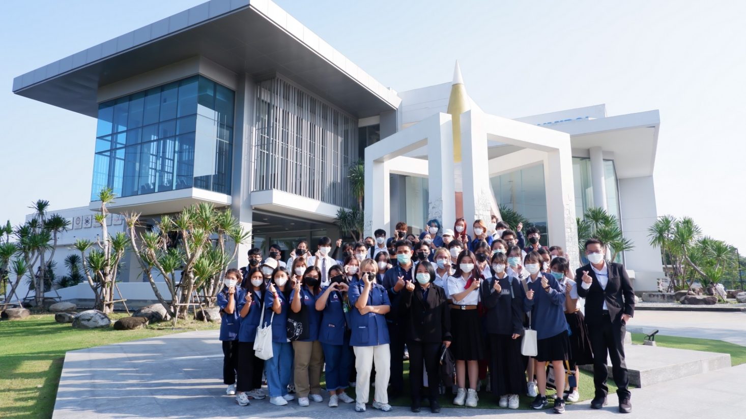 คณะอาจารย์และนักศึกษา คณะบริหารธุรกิจ สถาบันเทคโนโลยีไทย-ญี่ปุ่นเข้า ...